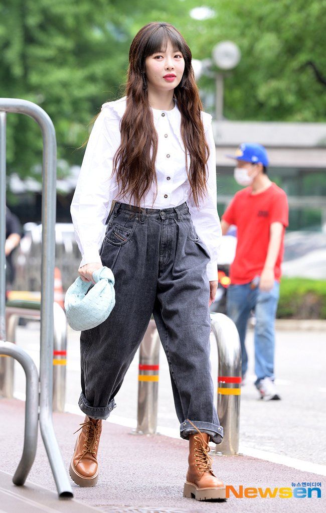 HyunA Looks Completely Different With Soft, Korean Style Makeup And ...