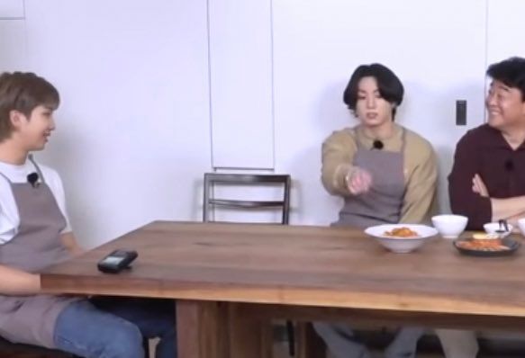 Eagle-Eyed ARMY Suspects BTS's Jungkook Took All The Furniture From The ...