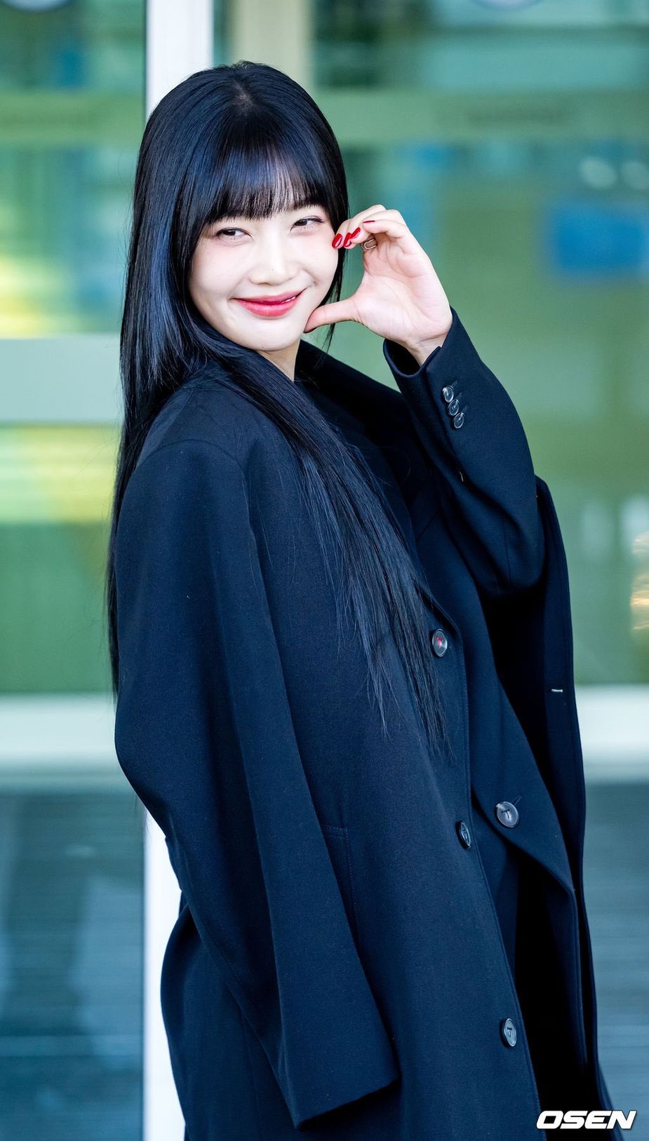 TWICE's Sana And Red Velvet's Joy Head To Milan Fashion Week, Exuding ...