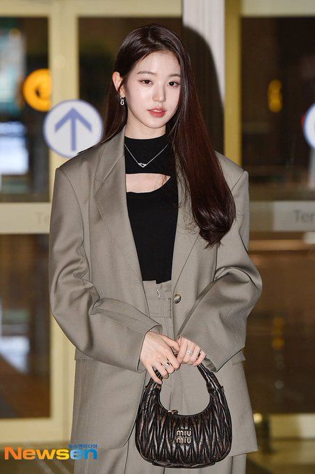 IVE's Jang Wonyoung Proves Her Dazzling Visuals Are Truly Legendary In ...