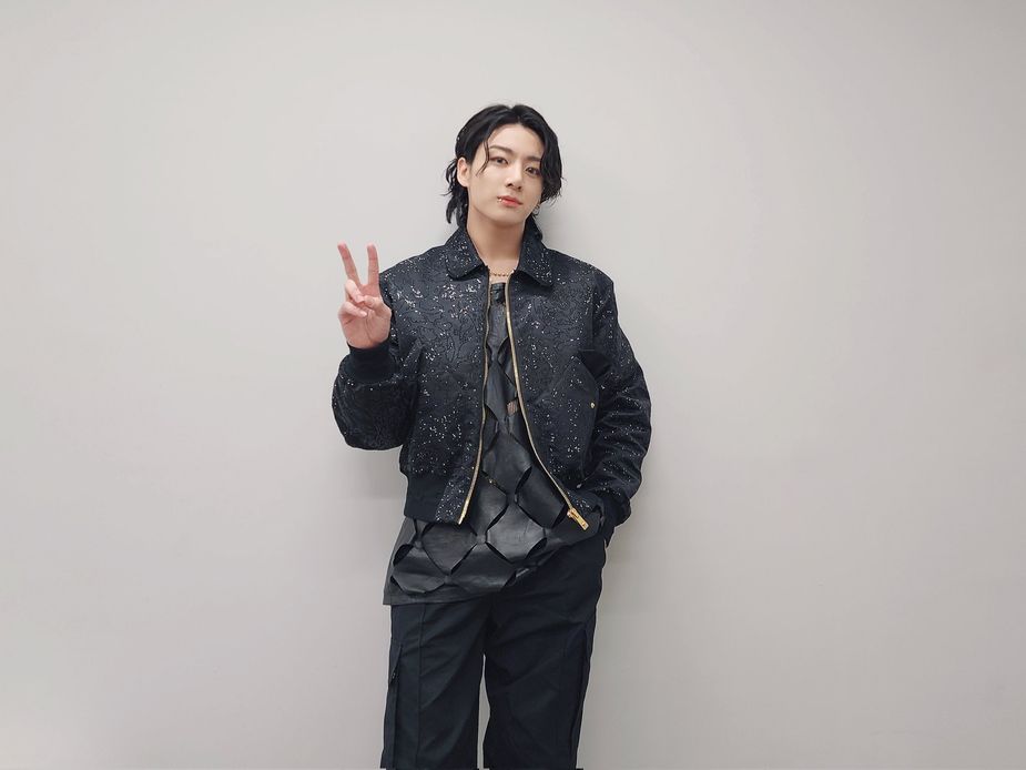 BTS's Jungkook Accidentally Reveals A Vape While On Camera - Koreaboo