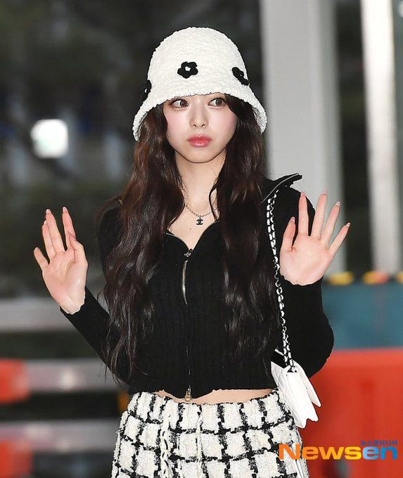 ITZY's Yuna Shocks Netizens With Her Unreal Features And Proportions ...