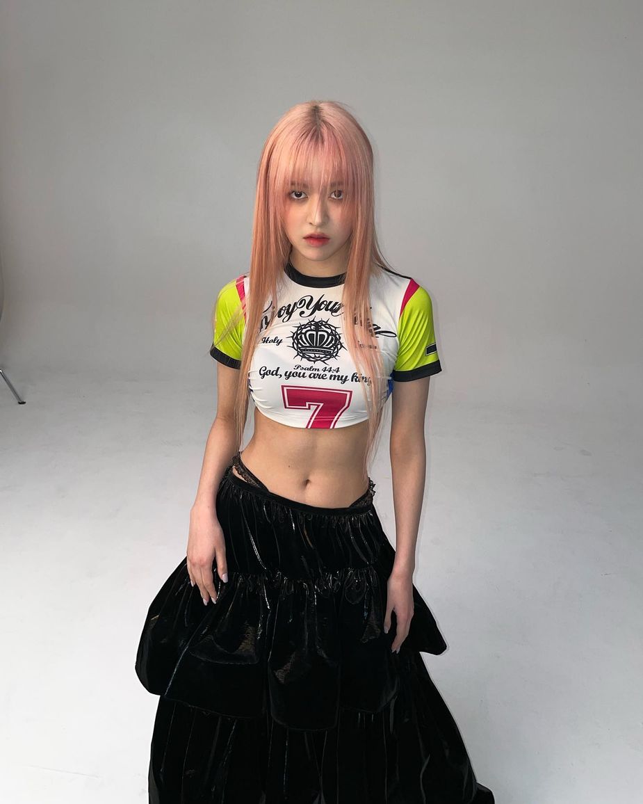 Nmixxs Lily Stuns With Her Snatched Waist To Hip Ratio Koreaboo