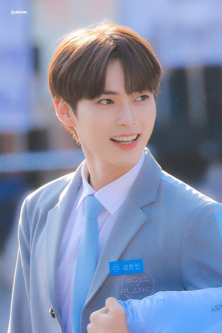 Netizens Are Swooning Over ZEROBASEONE Sung Hanbin's "Innocent And Pretty" Bare-Faced Visuals ...