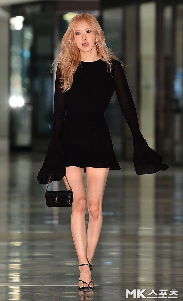 8 Moments of BLACKPINK's Rosé At The Seoul YSL Pop-Up That Show What ...