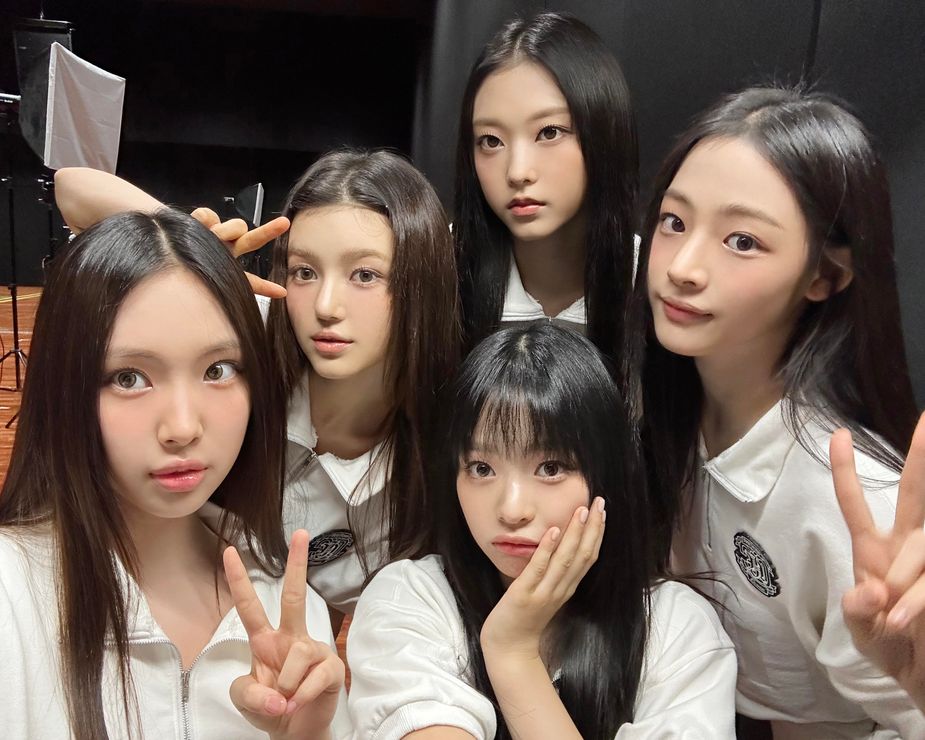 NewJeans' Stylist Under Fire For "Tacky" Outfits At The "2023 Asia ...