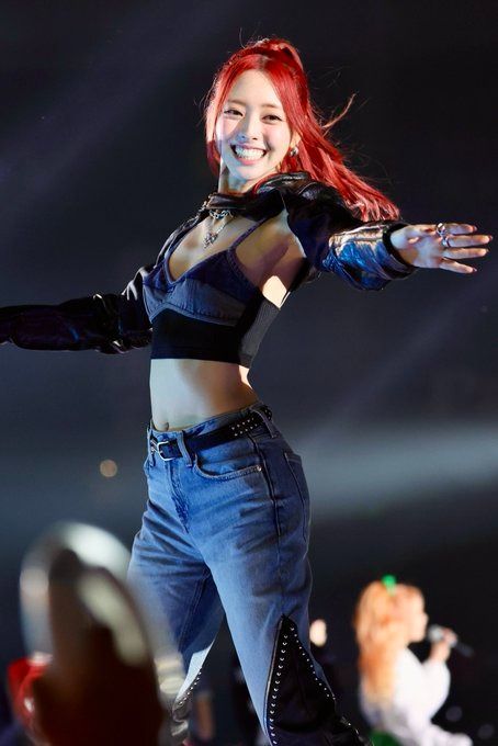 ITZY's Yuna Shocks Netizens With Her Perfect Hips And Unreal Hourglass ...