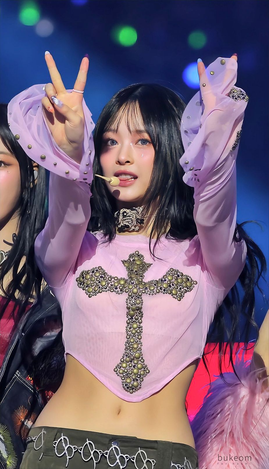 NewJeans' Hanni Goes Viral For Her Unexpectedly Sexy Waistline - Koreaboo