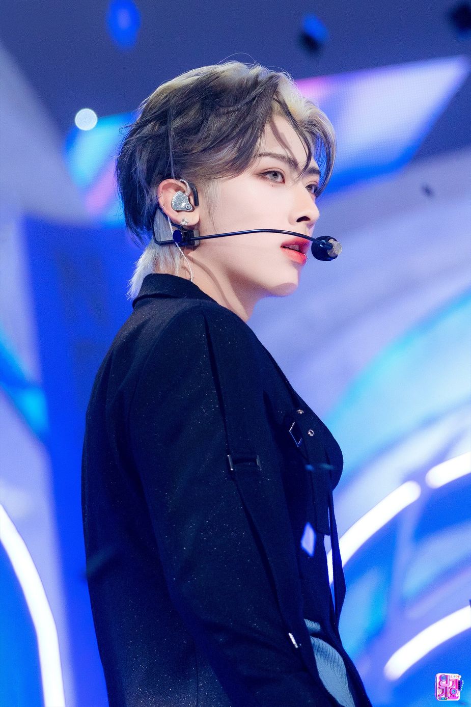 ZEROBASEONE's Ricky Goes Viral With Locals For His Satoru Gojo Cosplay ...