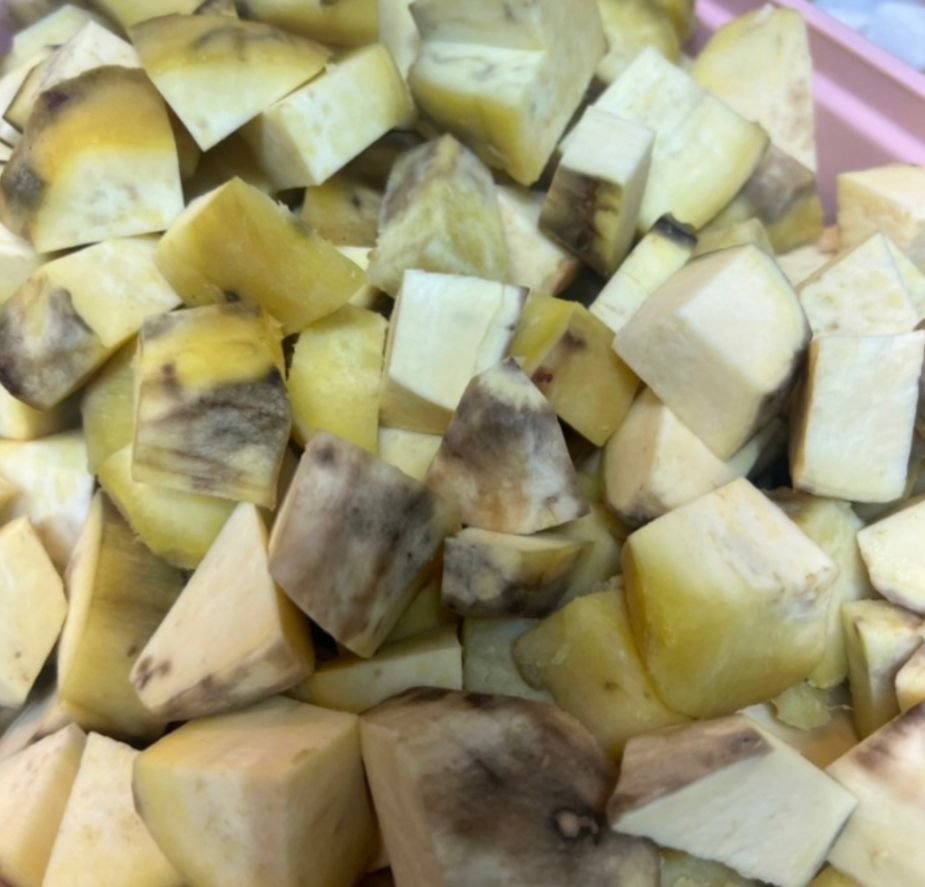 4th Generation Idol Goes Viral For Cooking Sweet Potatoes For Fans ...