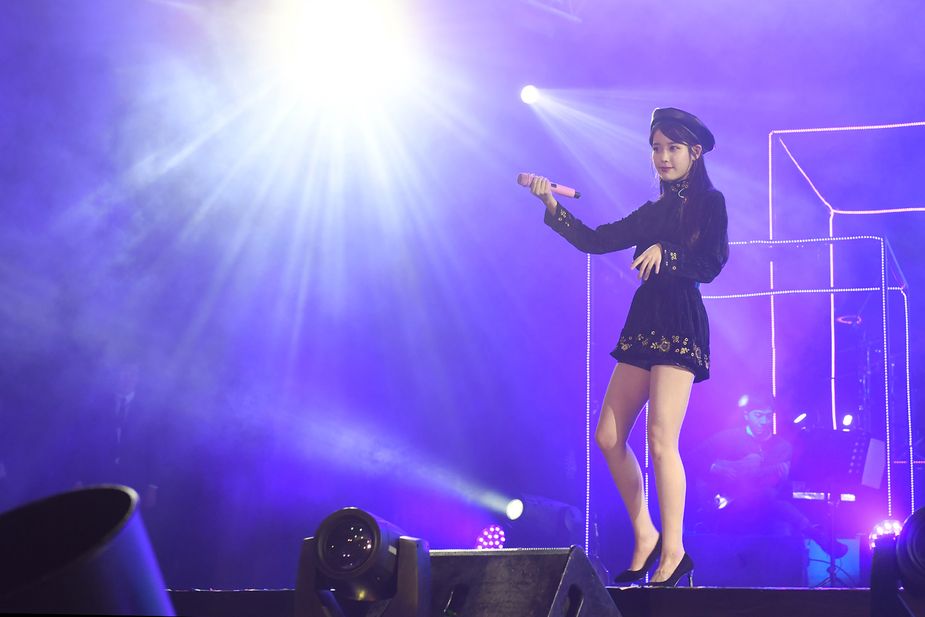 IU impresses fans at her concert stop in Hong Kong - Koreaboo