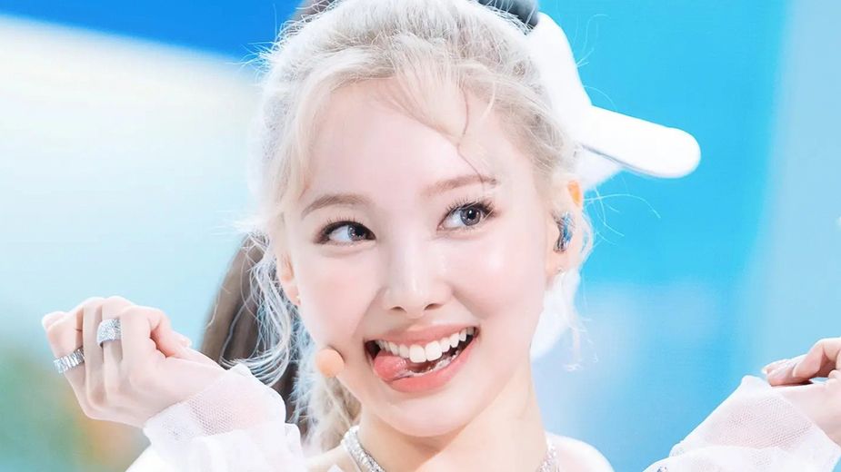 TWICE's Nayeon Gets Rid Of Her Iconic Bunny Teeth And Reveals Her New ...