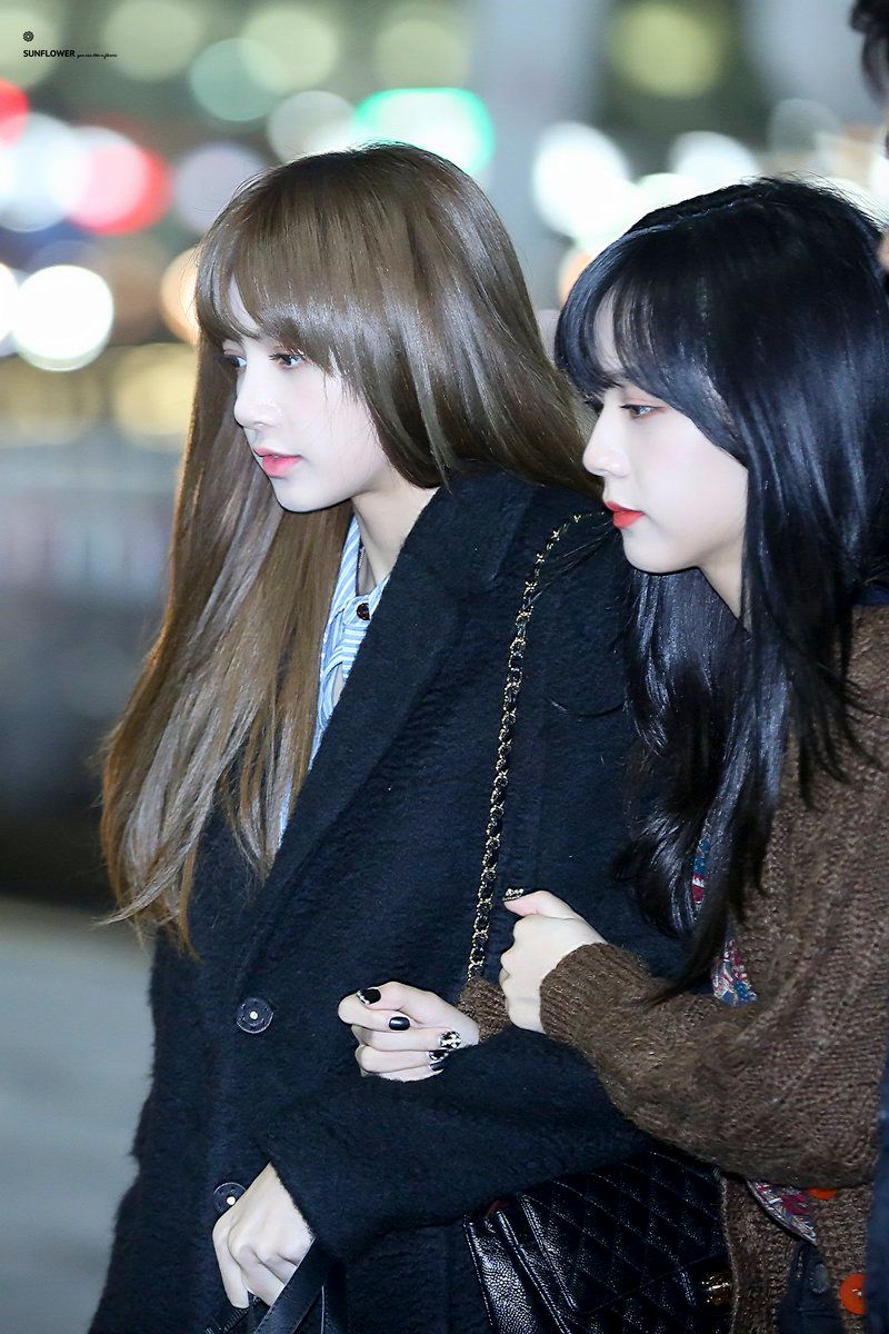 BLACKPINK's Jisoo Debuts Brand New Haircut With Bangs For The First ...