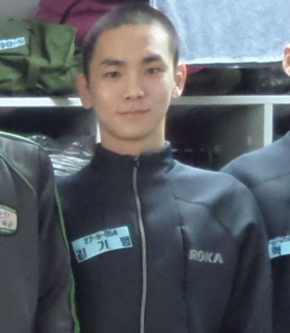 Photo of All 5 Members of SHINee Spotted in Key's Military Locker ...