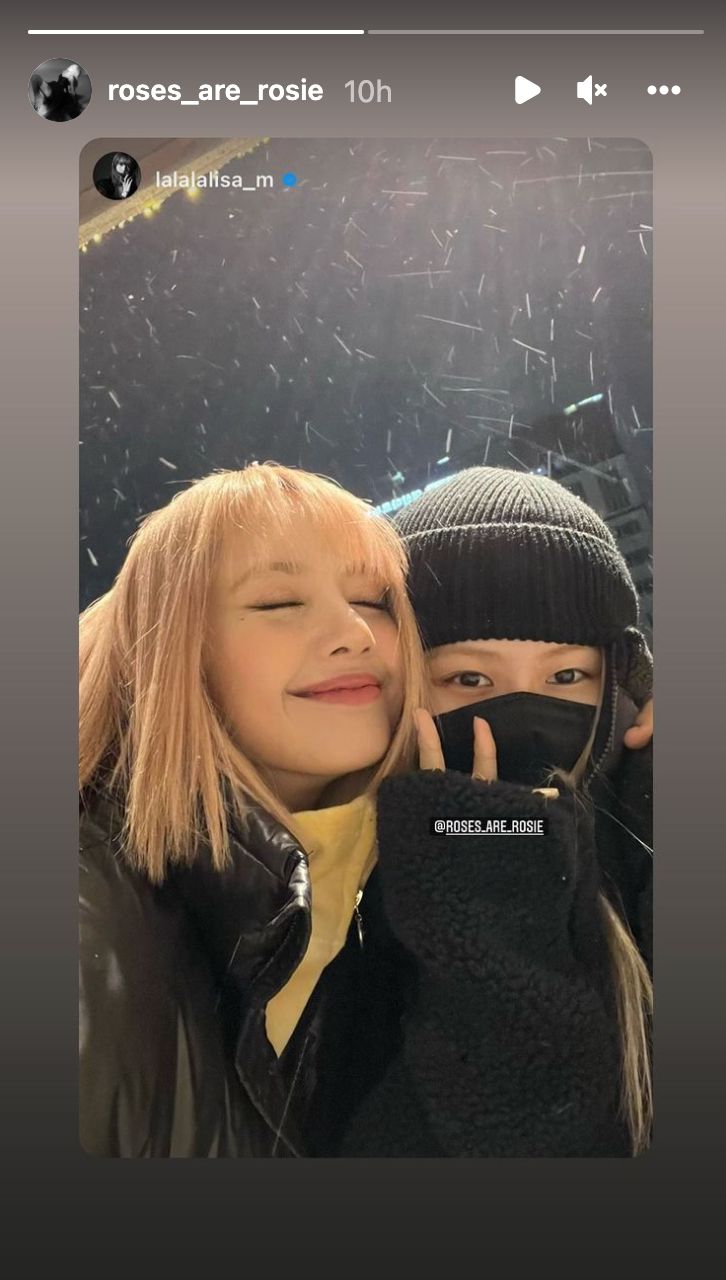 BLACKPINK's Rosé And Lisa Saw It Snowing And Immediately Went Outside ...