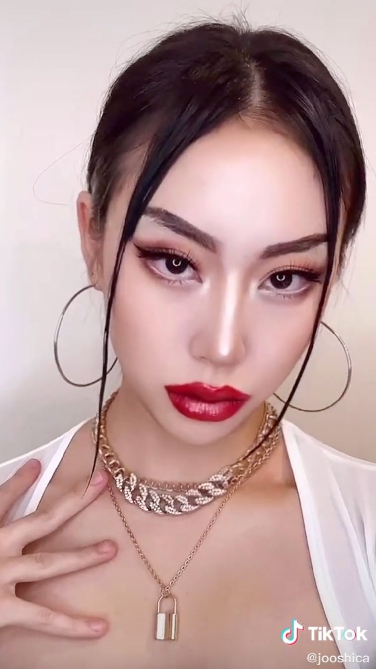 TikToker Makes Jessi Go "Omg" With Viral Makeup Transformations - Koreaboo