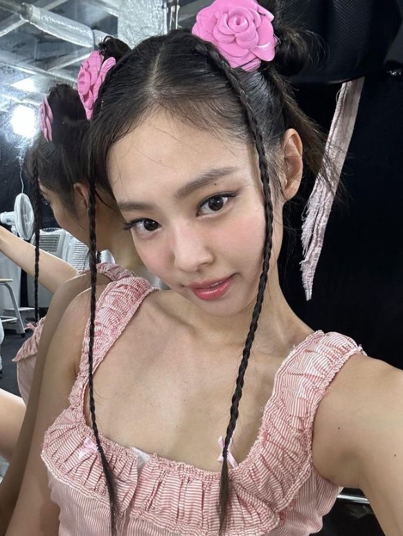 BLACKPINK's Jennie And Zendaya Wore The Same "Visible Thong" Dress But Served Completely ...