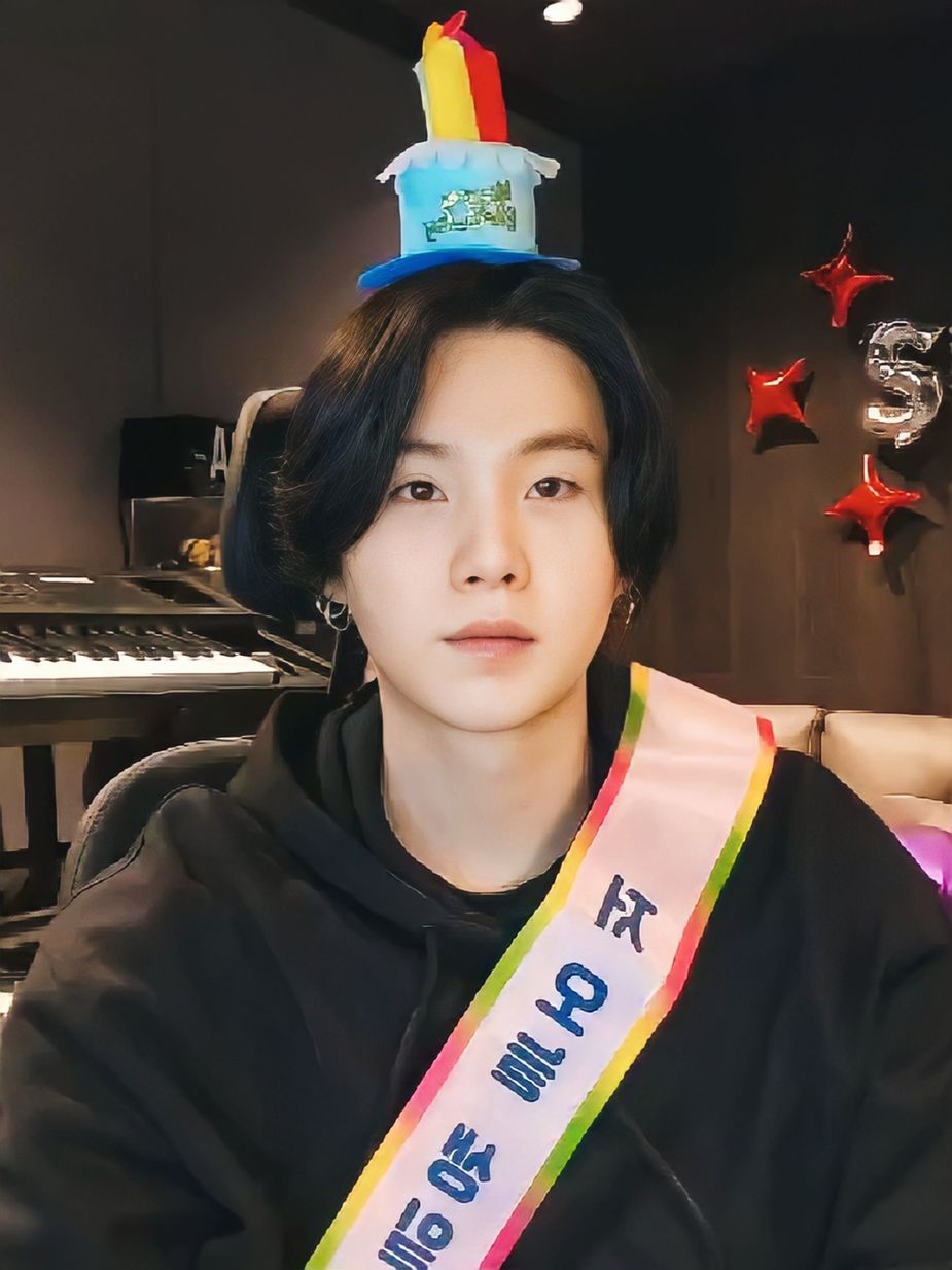 BTS's Suga Has A Gift For ARMYs During His Birthday Weverse Live - Koreaboo