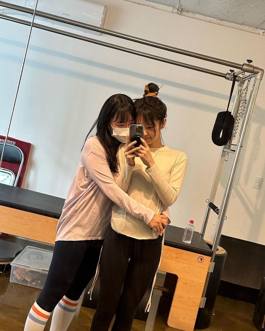 BLACKPINK's Jennie Shows Off Her Tiny Waist And Lean Body In New ...