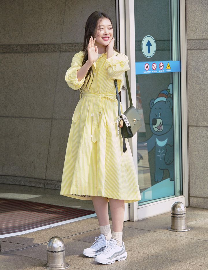 Sulli Captures Everyone's Attention With Her Most Innocent Fashion ...