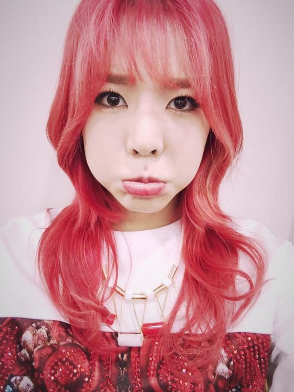 16 Female K-Pop Idols Who Slayed With Red Hair - Koreaboo