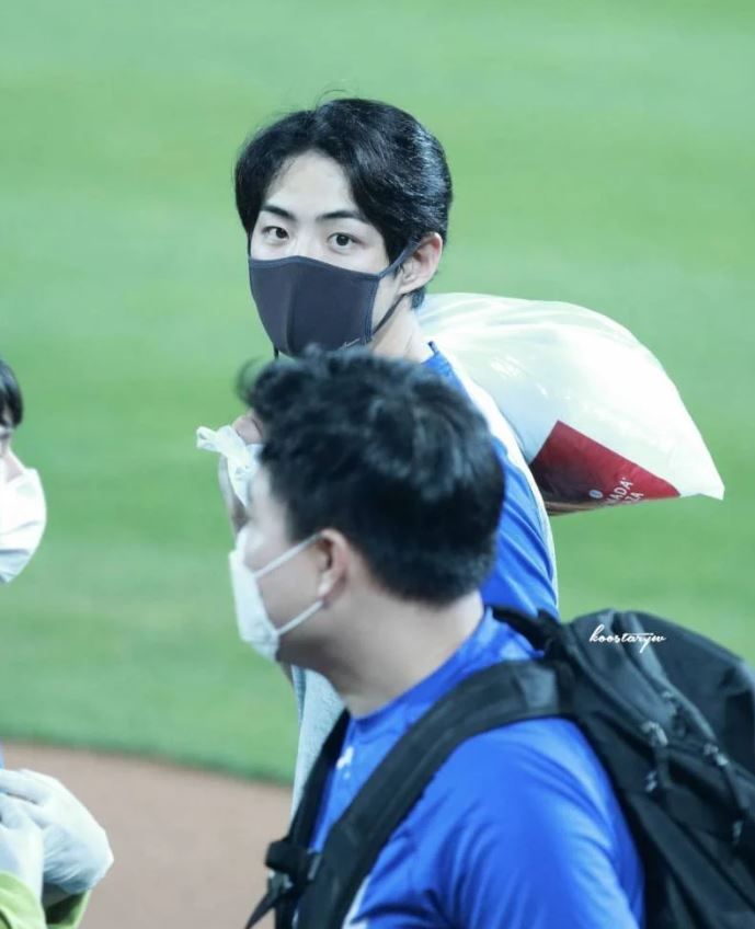 "Are They Siblings?" A Handsome Korean Athlete Is Gaining Attention For ...