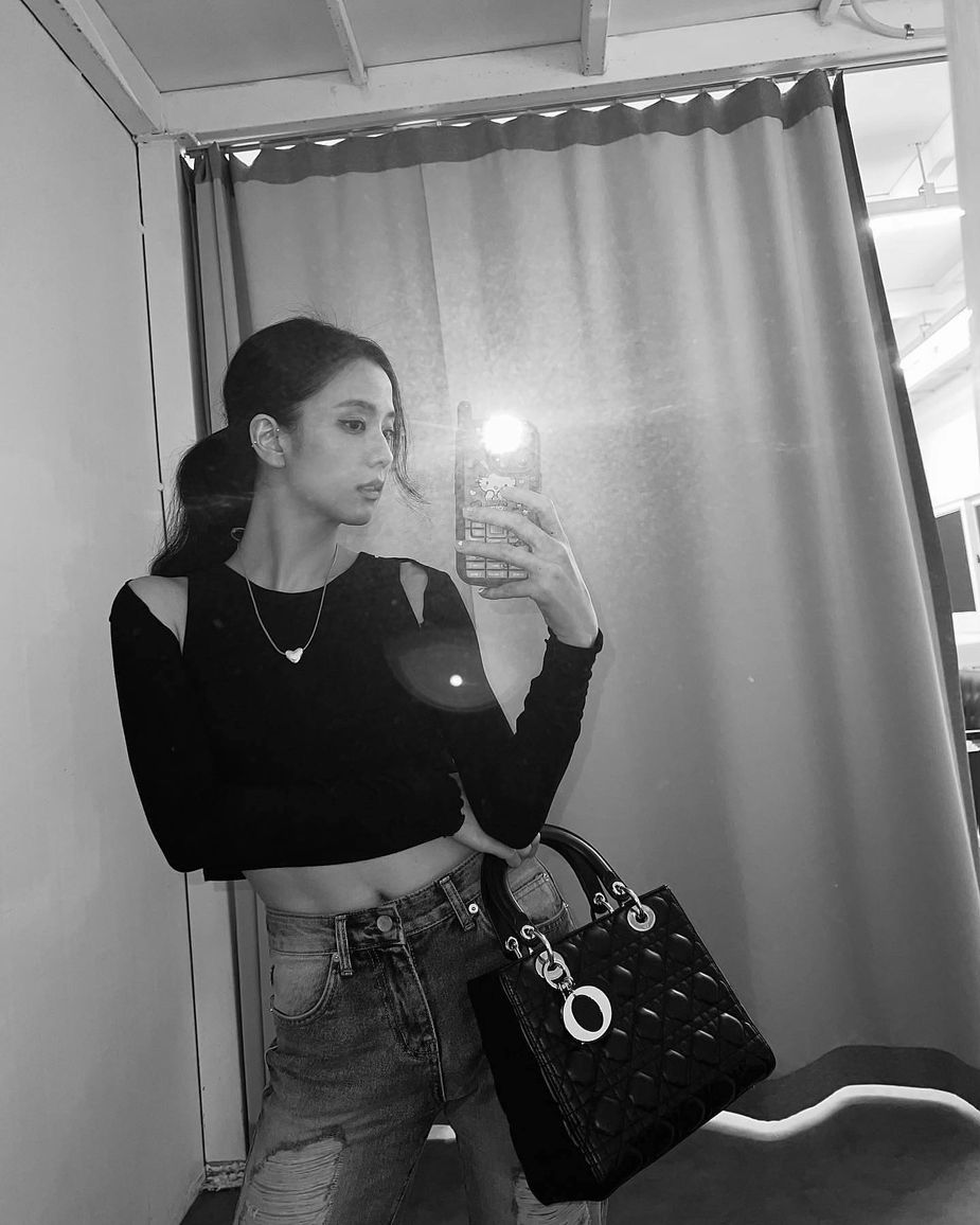 Blackpinks Jisoo Has Everyone Going Crazy Over Her Abs Koreaboo