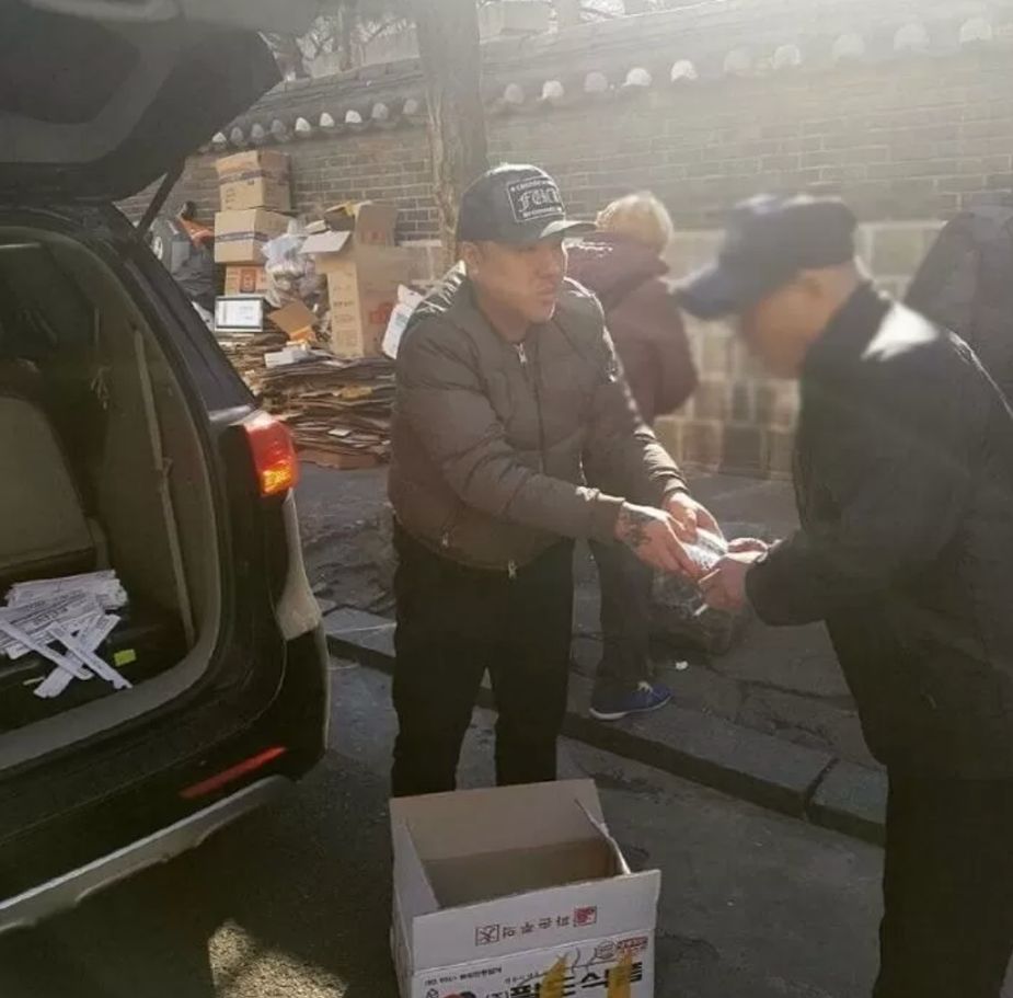 Brave Brothers Has Been Handing Out Food To The Homeless For 5 Years ...