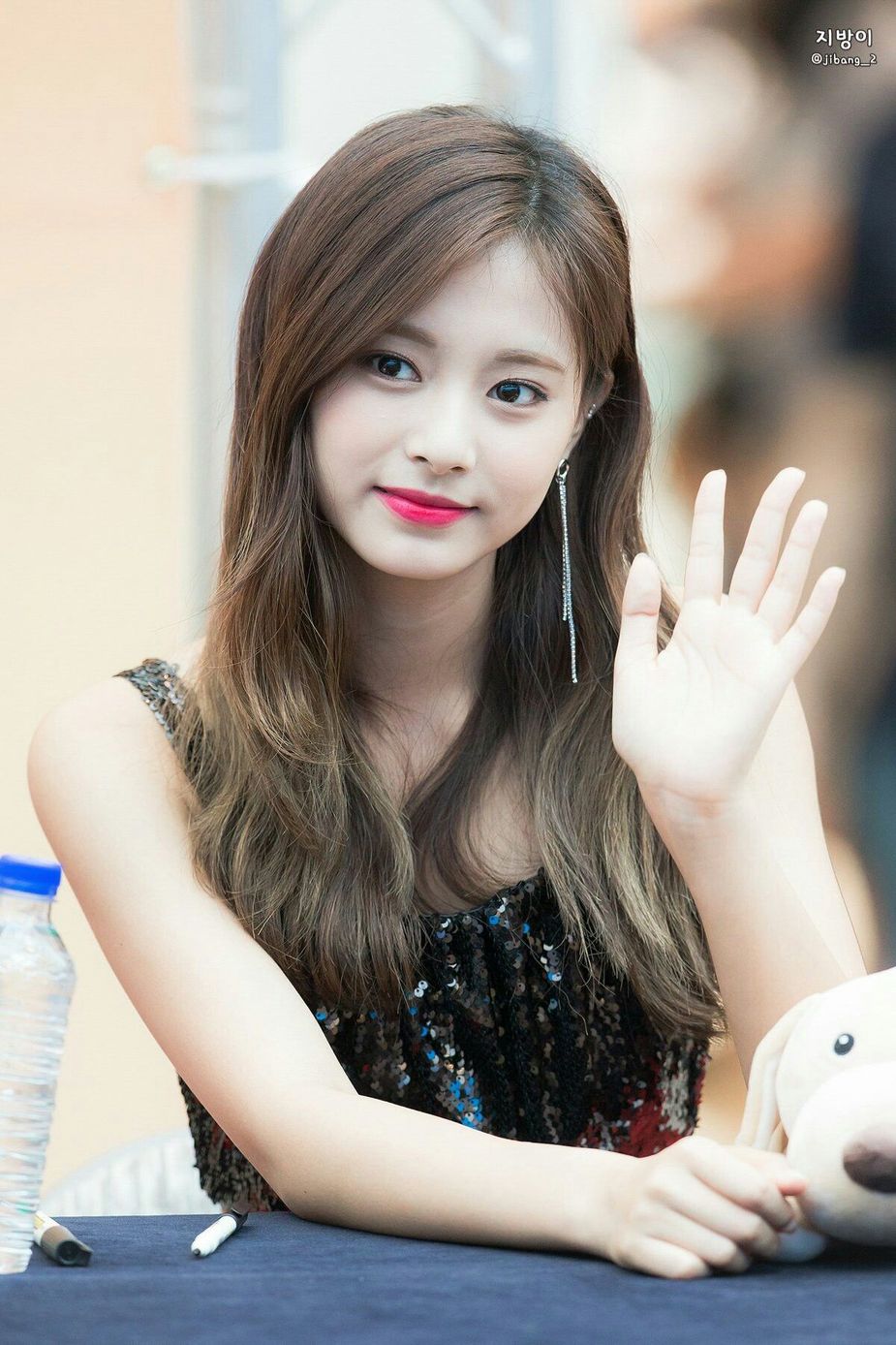 ONCEs Can't Get Over TWICE Tzuyu's Badass New Look