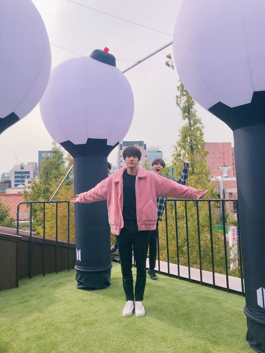 BTS Paid a Visit to "House of BTS" and Posed to Look Just like the ...