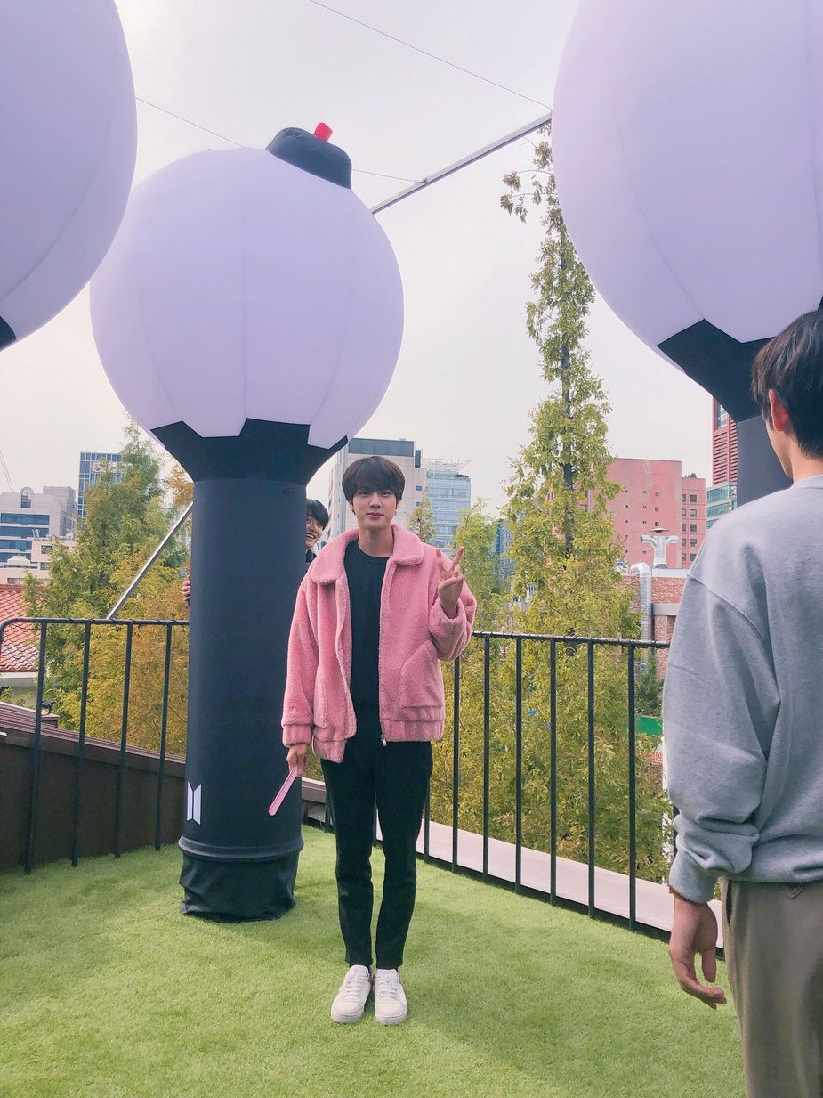 BTS Paid a Visit to "House of BTS" and Posed to Look Just like the ...