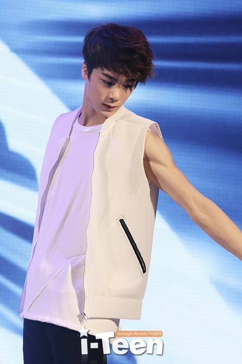 ASTRO's Moonbin Shocks Netizens With The Transformation Of His Flawless ...