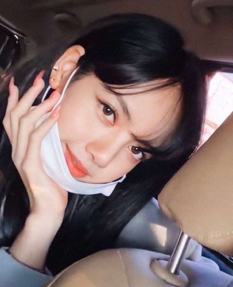 BLACKPINK's Lisa Finally Exposed Her Forehead - And BLINKs Are Losing ...