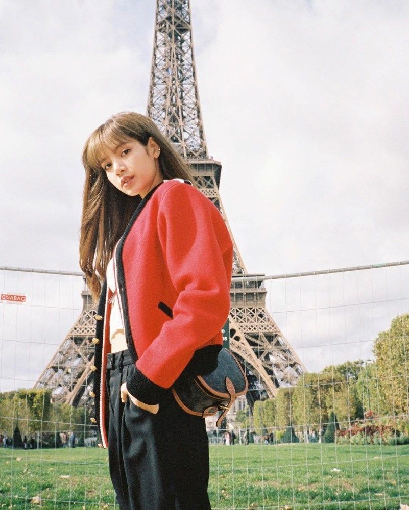 15+ Times BLACKPINK's Lisa Was Gorgeous AF In Bold Red - Koreaboo