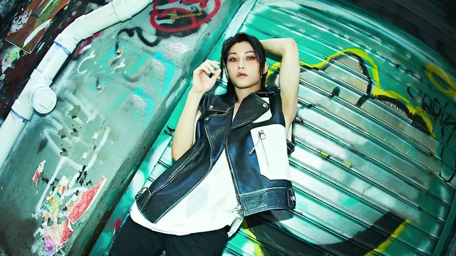 Stray Kids’ Felix Shocks STAYs With His Rockstar Visuals In New ...