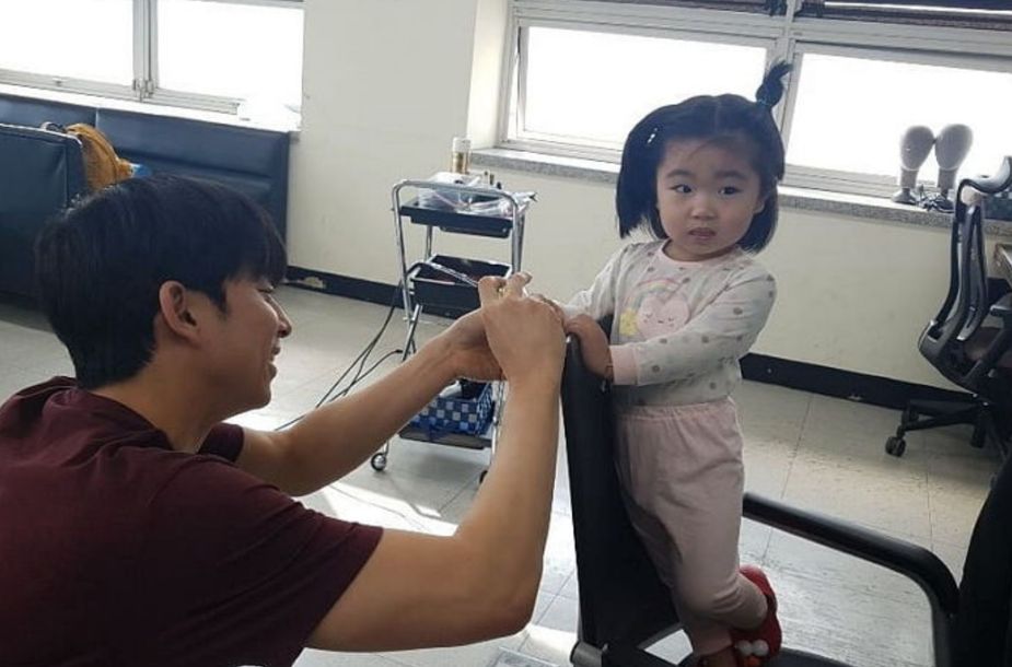 Gong Yoo's Fatherly Interaction with a Child Actor Is Making Fans See ...