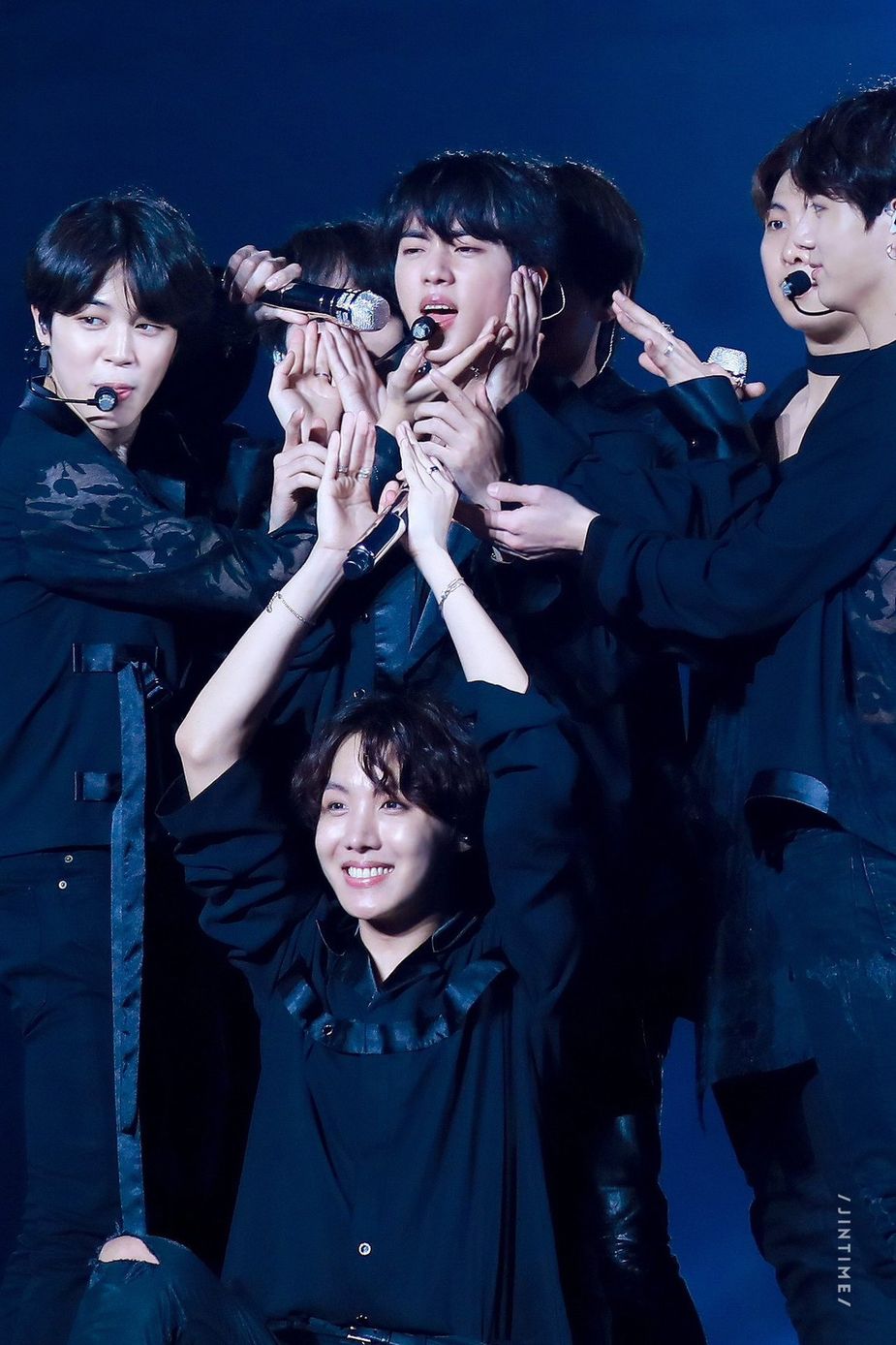 Top 30+ Fan Photos That Captured BTS's Unbreakable Friendship In 2018