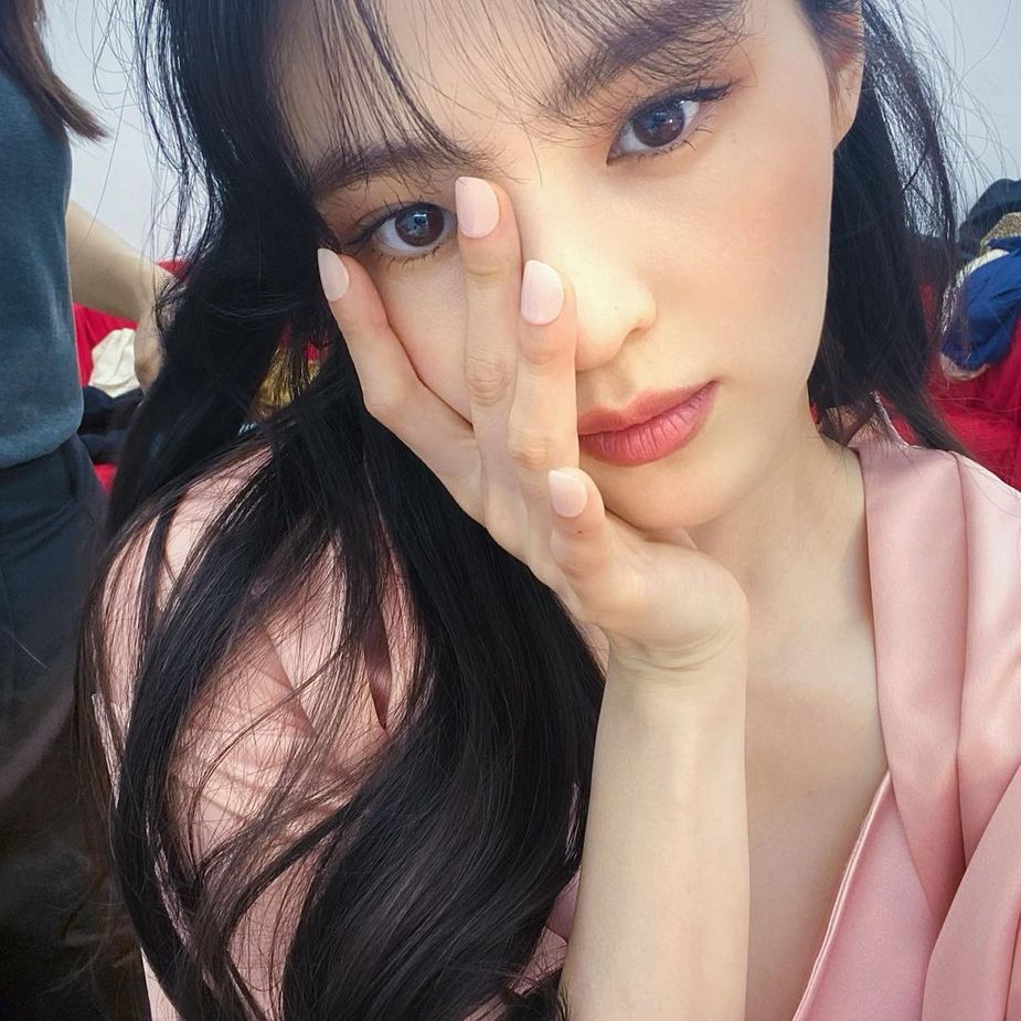 Han So Hee Is Going Viral For Her Pre-Debut Aesthetic—Here's What She ...