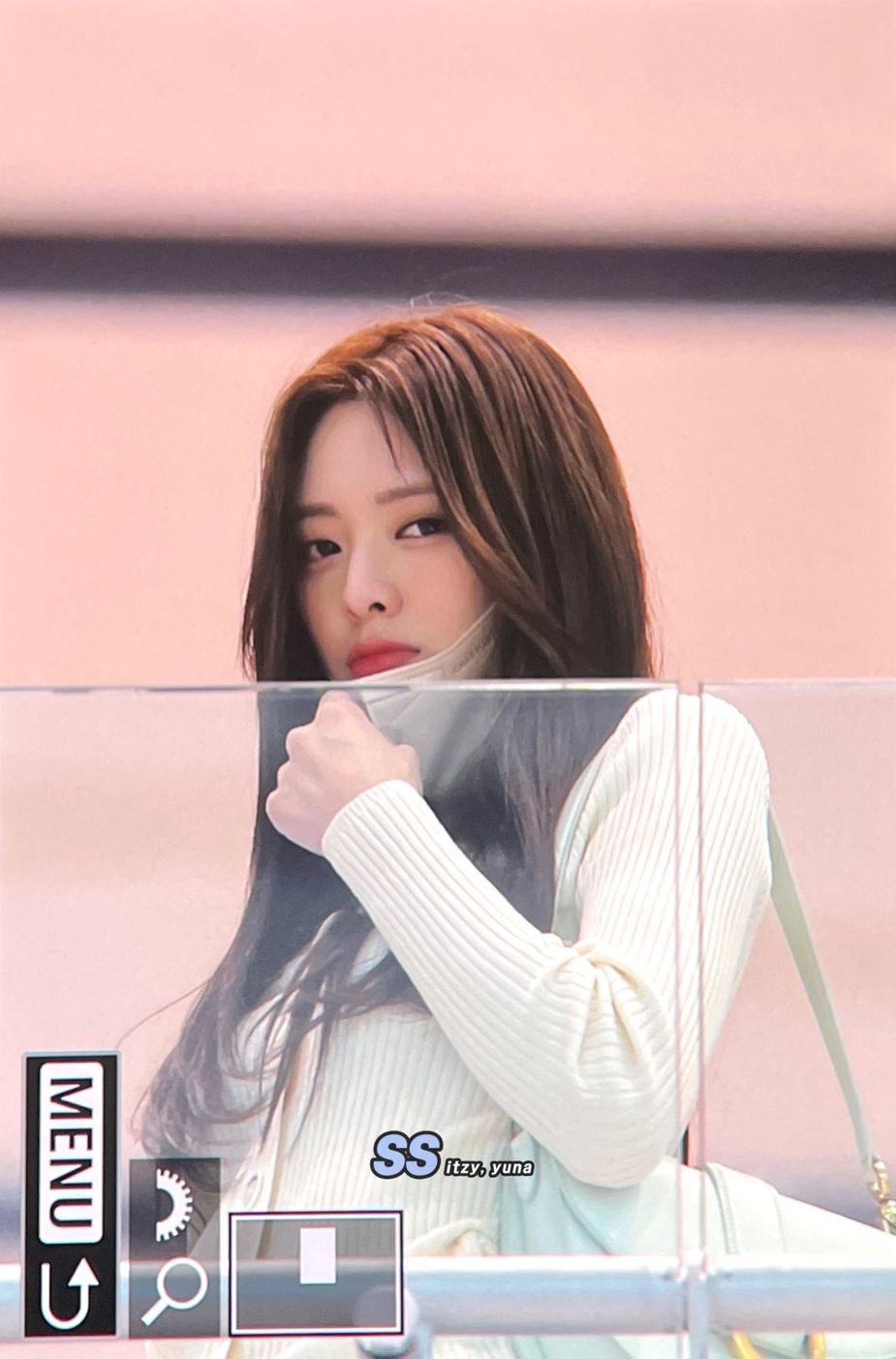 ITZY's Yuna Goes Viral For Her Flawless Visuals In Latest Airport ...