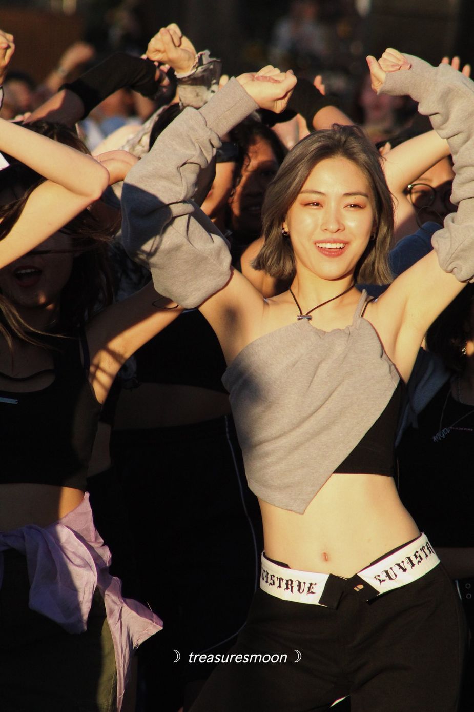 Fans Are Stunned By ITZY’s Visuals In Real Life After Seeing Them At Venice Beach - Koreaboo