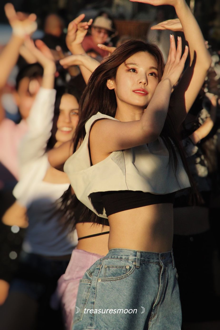 Fans Are Stunned By ITZY’s Visuals In Real Life After Seeing Them At Venice Beach - Koreaboo