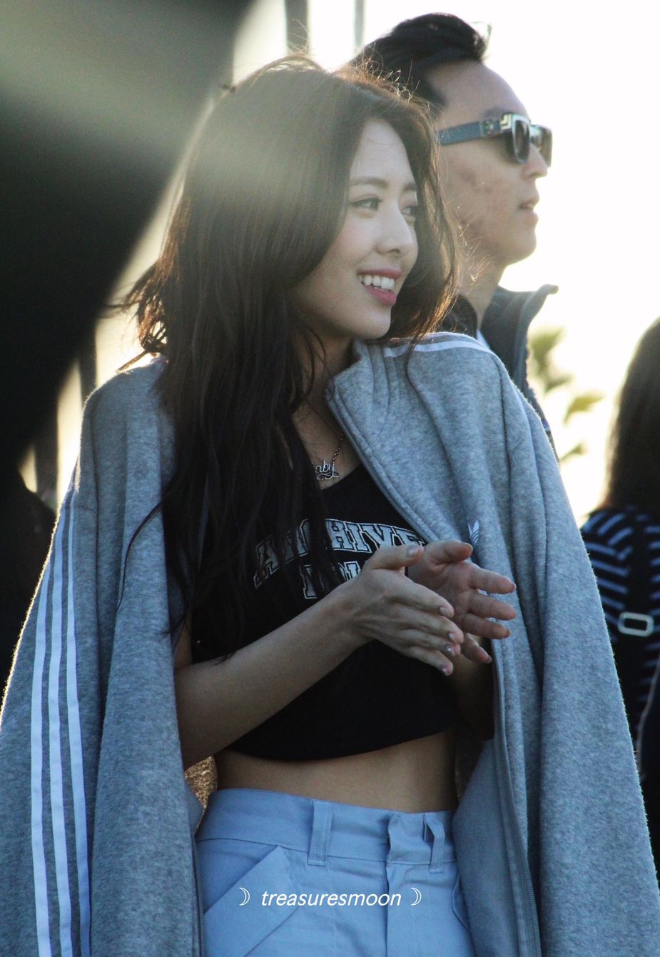Fans Are Stunned By ITZY’s Visuals In Real Life After Seeing Them At Venice Beach - Koreaboo