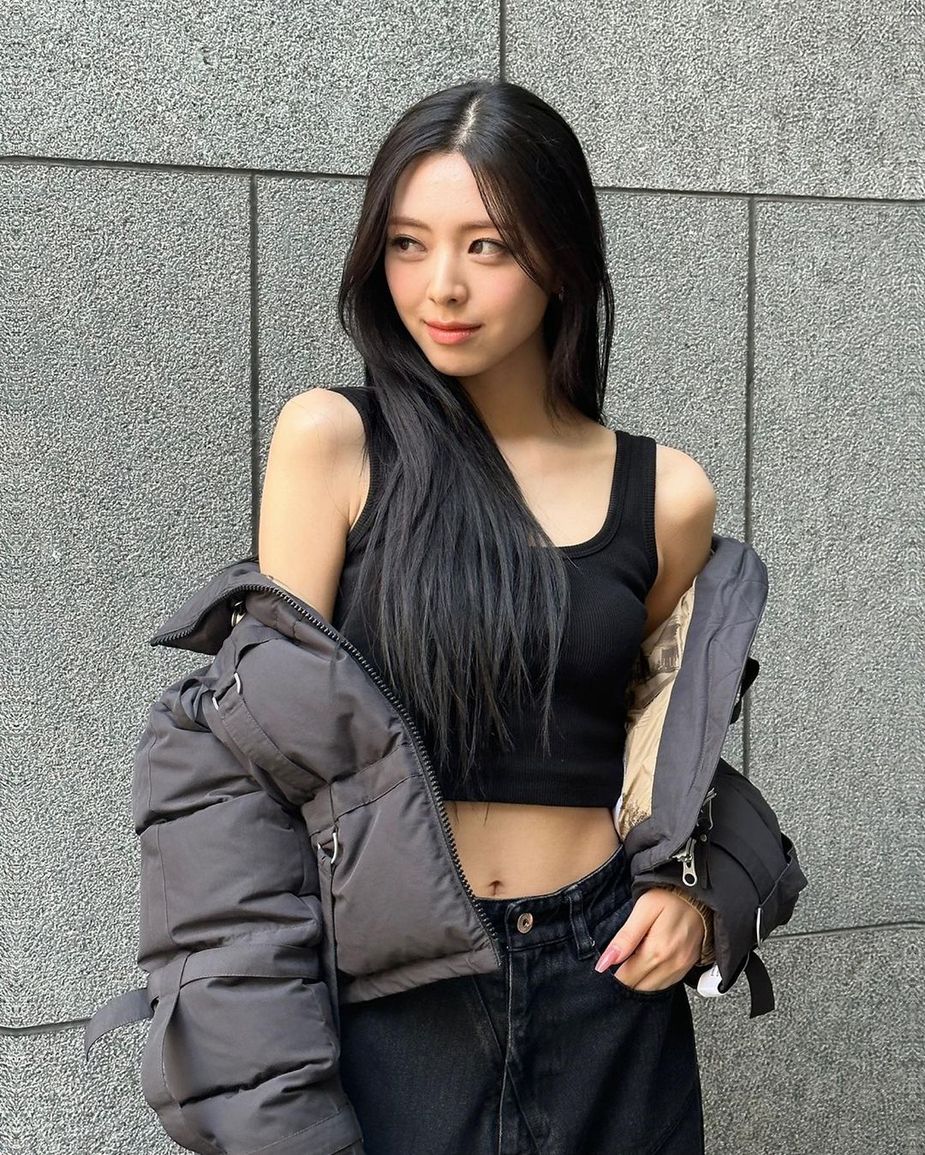 10 Times ITZY's Yuna Stunned Everyone With Her Sexy S-Line Body This Year - Koreaboo