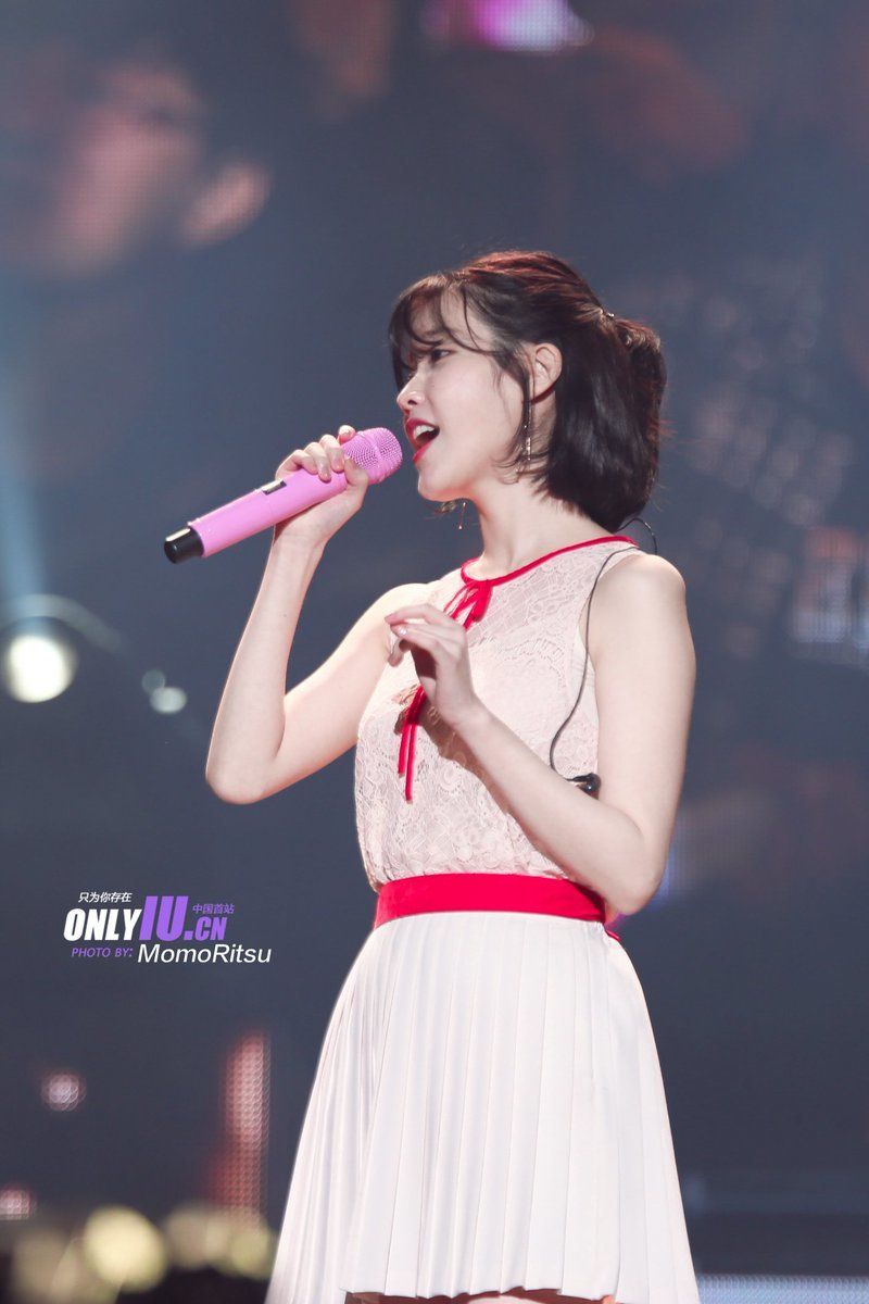 10 K-Pop Artists Who Use Custom Microphones That Have Very Special ...