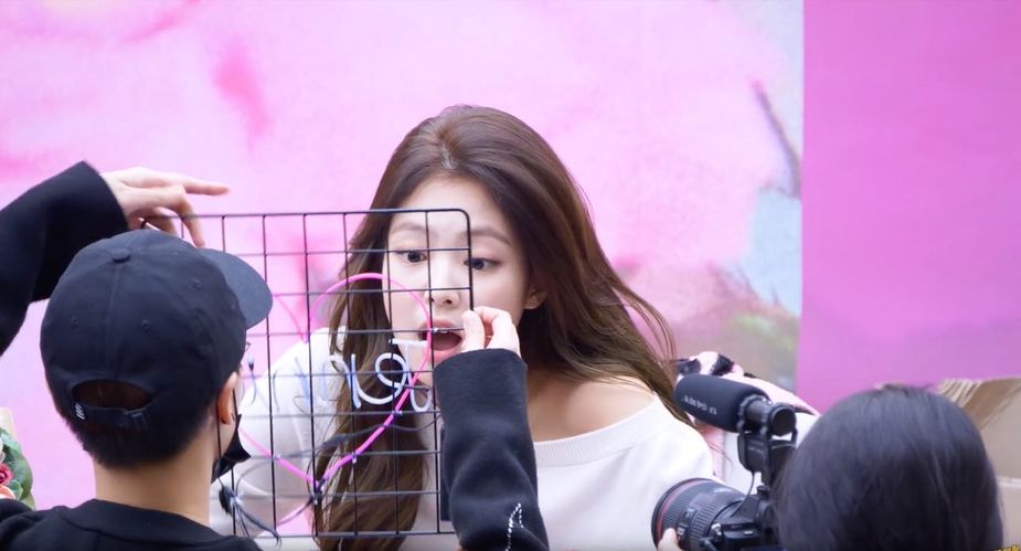 BLACKPINK's Jennie Kept One Special Fan's Gift Even If She's Not ...
