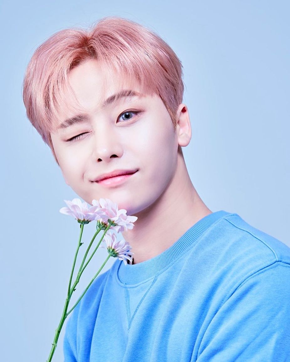 Korean YouTuber Spends Over $1,000+ At An "Idol Hair Salon" For That K ...