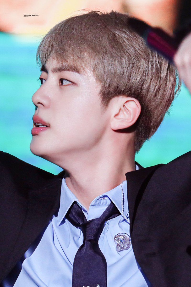 BTS Jin's "Choppy Bang" Visual Really Peaked At The Final Concert ...