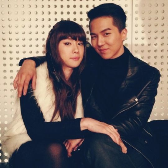 Netizens Freak Out Over Photo Of WINNER Mino And Suspected "Girlfriend"