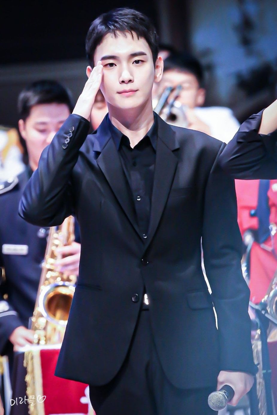 SHINee's Key Looks GORGEOUS In New Army Uniform Pictures - Koreaboo