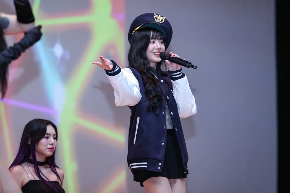 Kwon Eunbi's Recent Stage Outfit Causes Concern, Netizens Divided Over ...